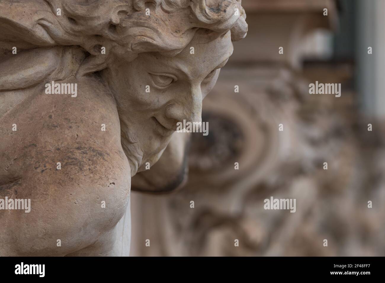 Classical statues hi-res stock photography and images - Alamy