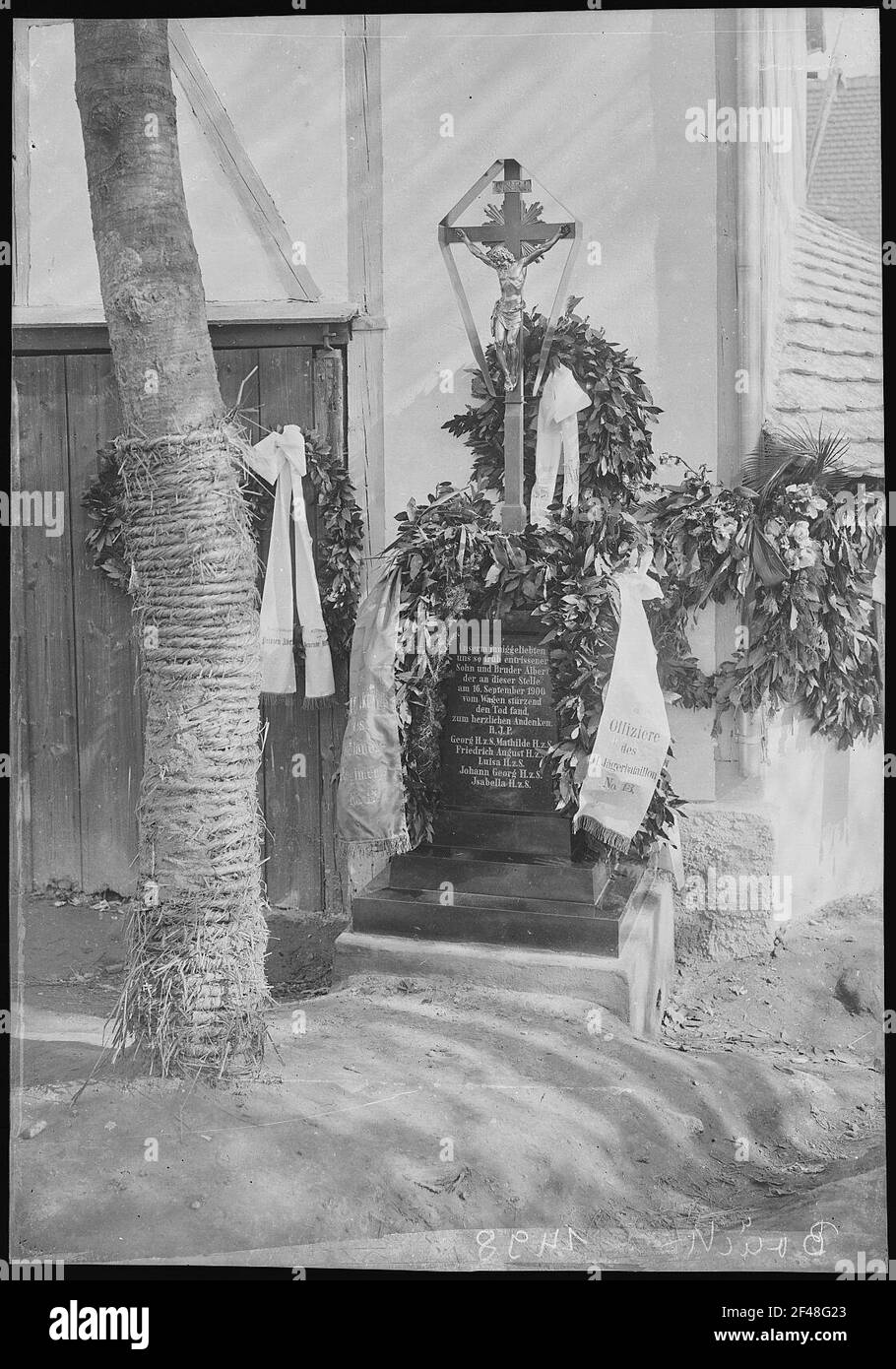 Memorial figure Black and White Stock Photos & Images - Alamy