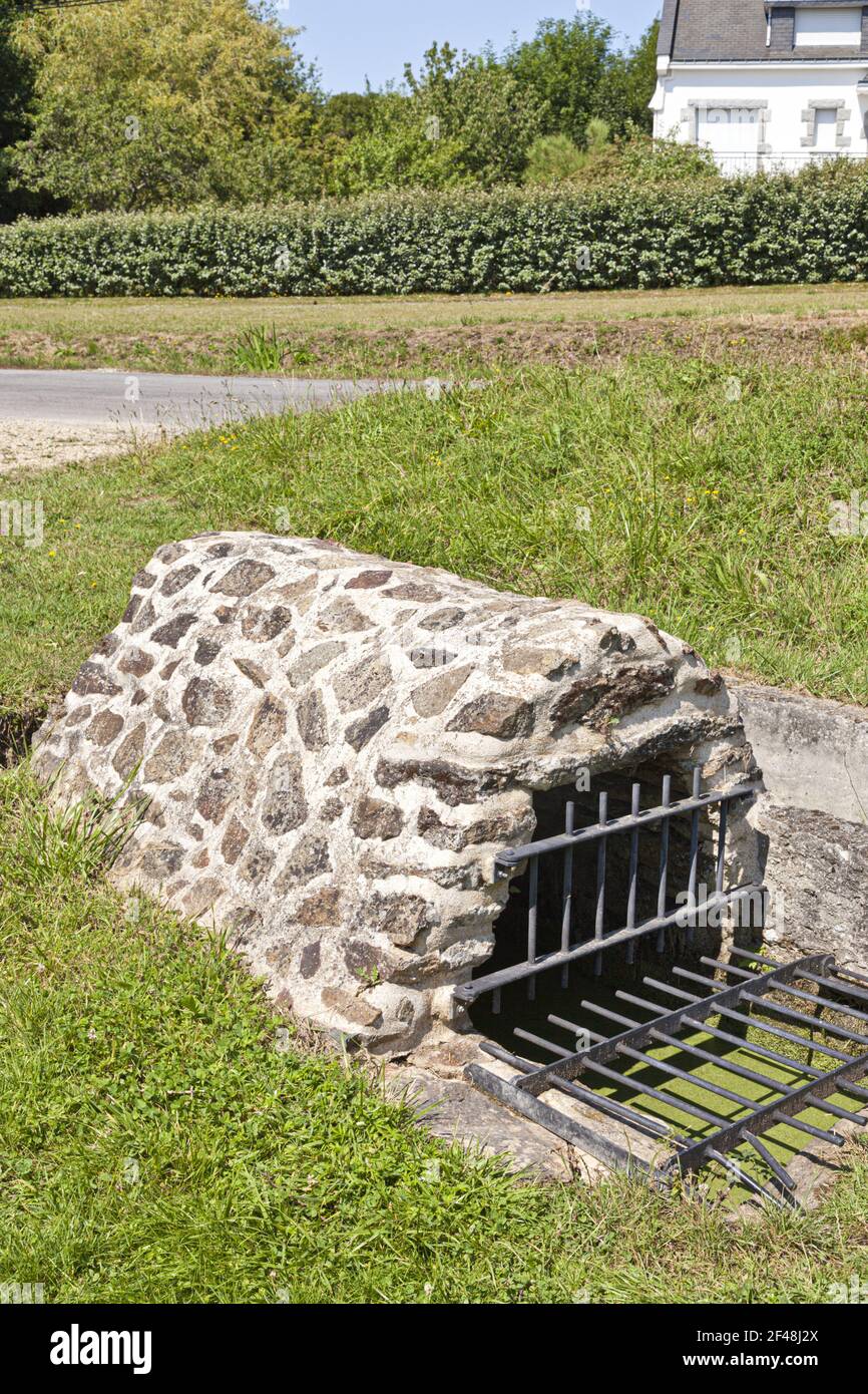 A traditional village well at La Saline, Sarzeau, Brittany, France ...