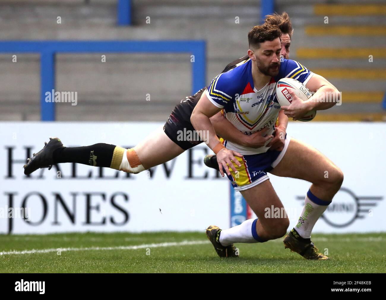 Warrington wolves toby king scores hi-res stock photography and images ...