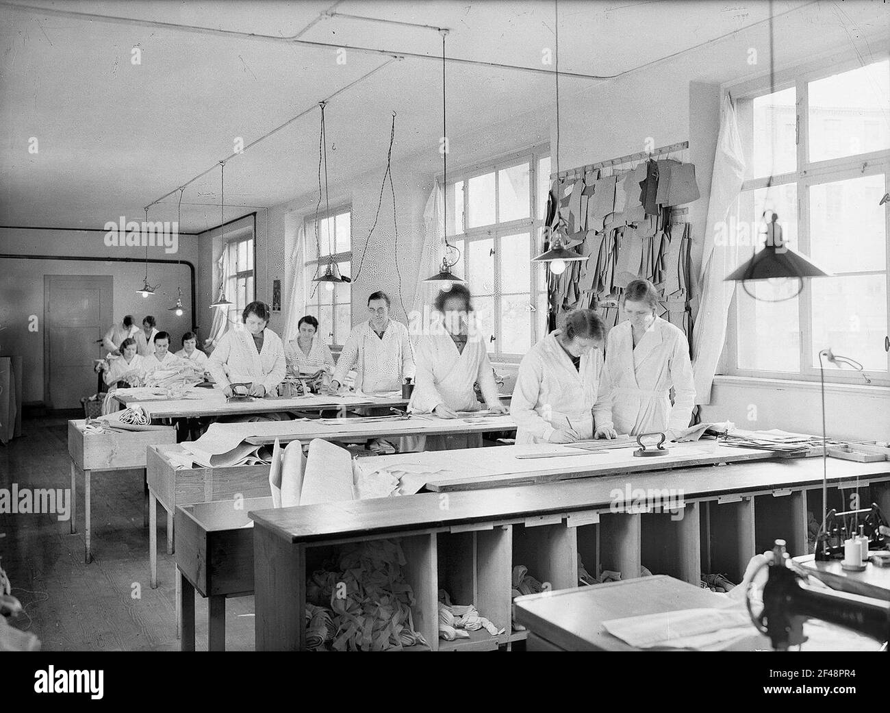 Cutting assembly Black and White Stock Photos & Images - Alamy