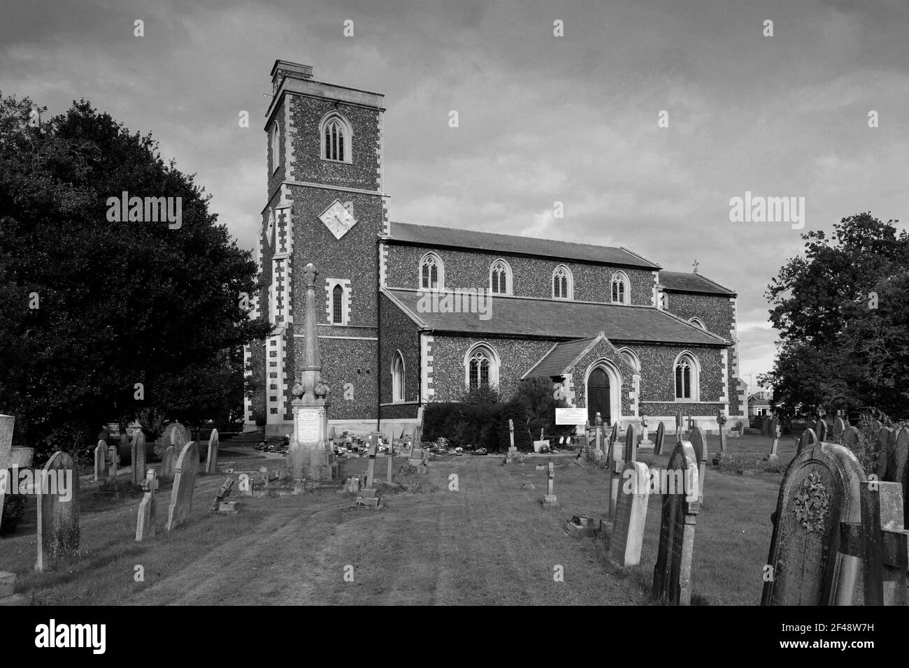 English village bridge church hi-res stock photography and images - Alamy