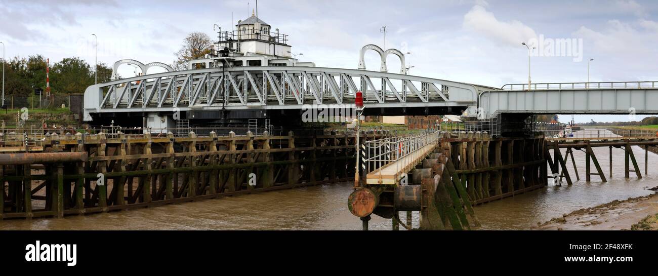 Bridges swing bridge hi-res stock photography and images - Alamy