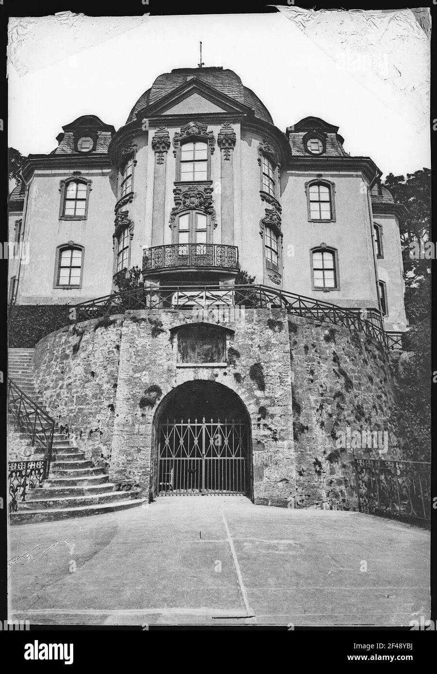 Grand architectural structure features Black and White Stock Photos ...