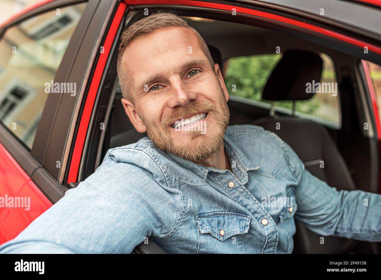 Smiling male taxi driver sitting hi-res stock photography and images ...
