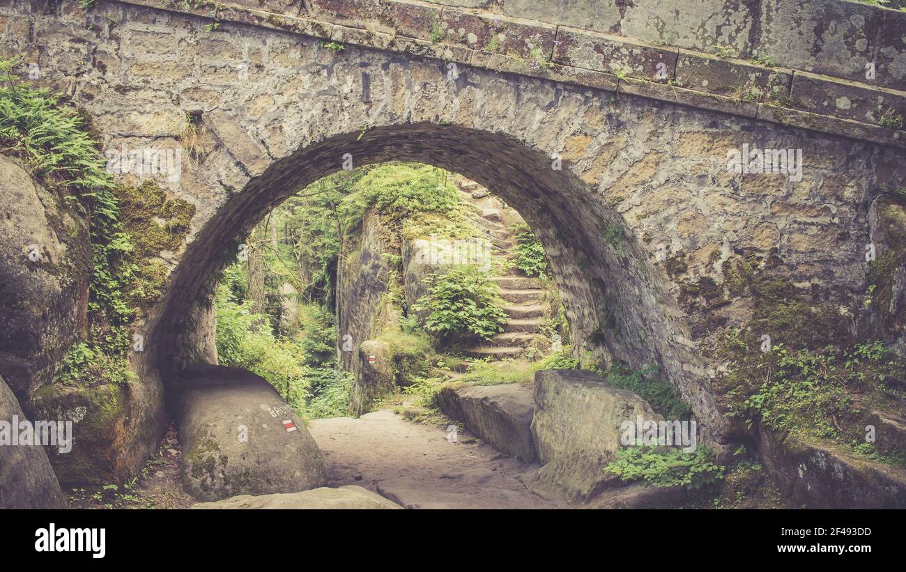 Moss covered bridge hi-res stock photography and images - Alamy