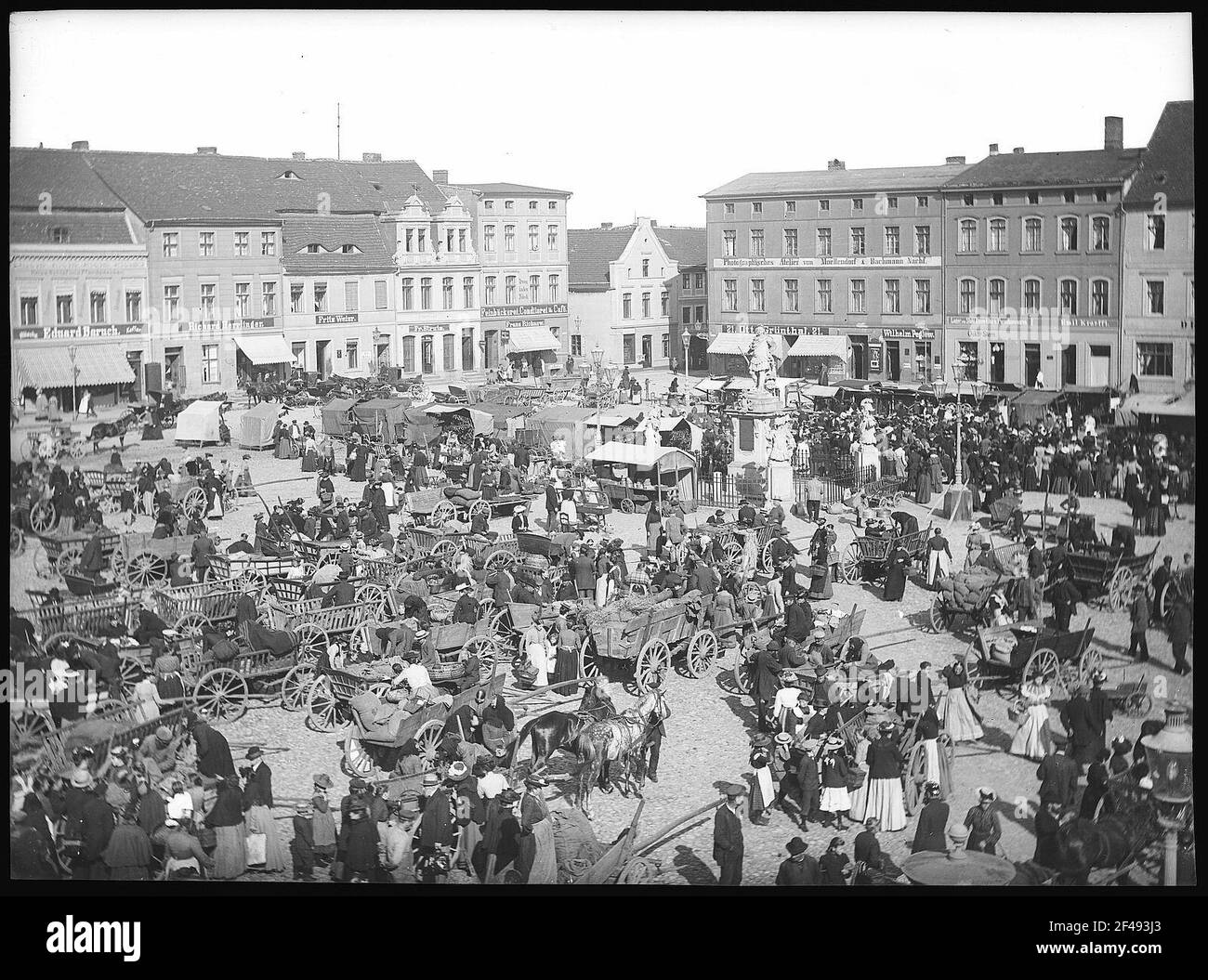 Early car market Black and White Stock Photos & Images - Alamy