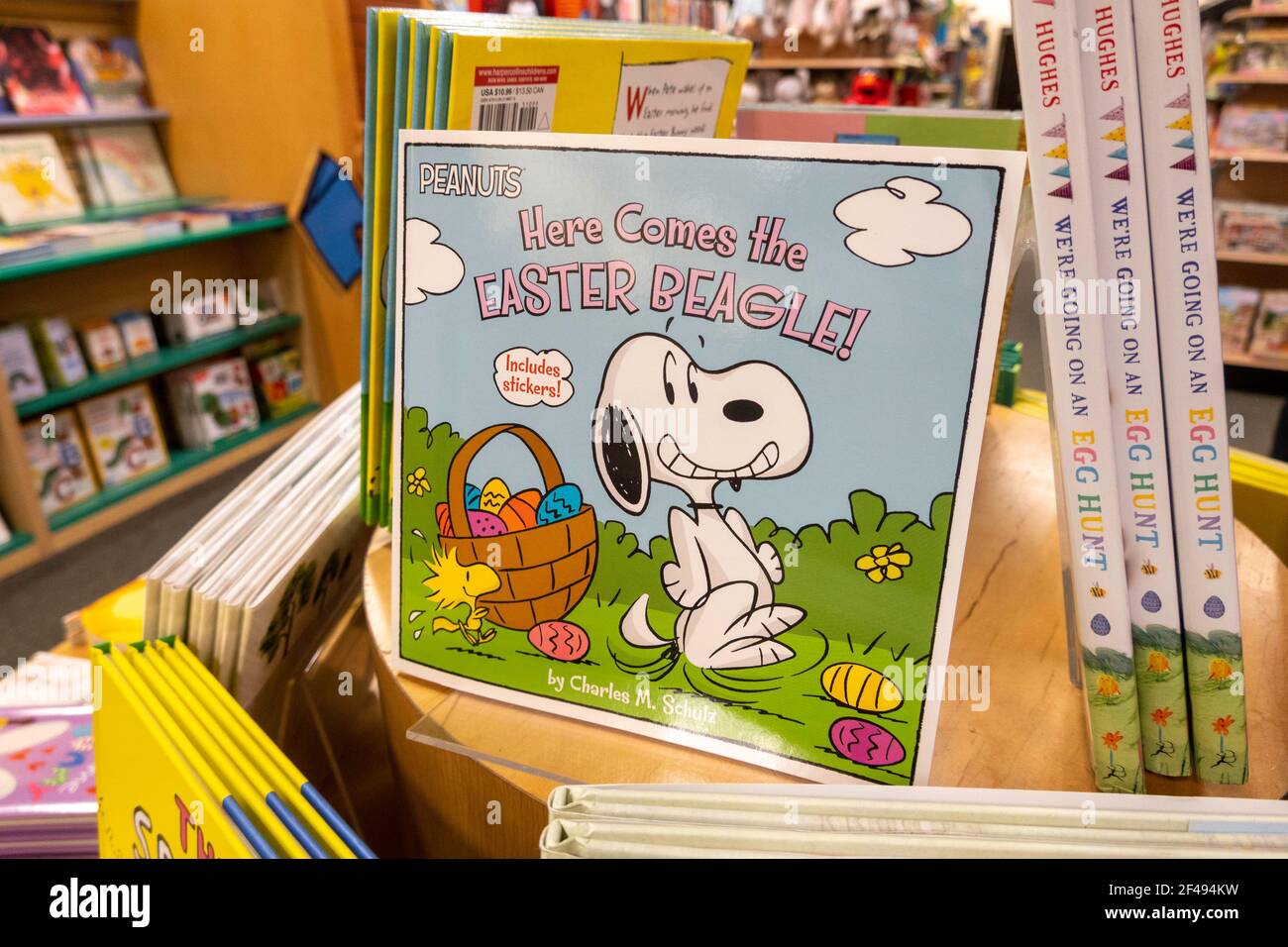 Snoopy and woodstock hi-res stock photography and images - Alamy