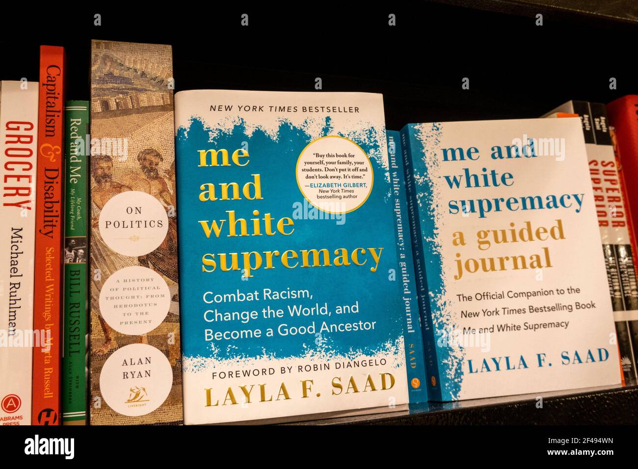 Booksellers table hi-res stock photography and images - Alamy