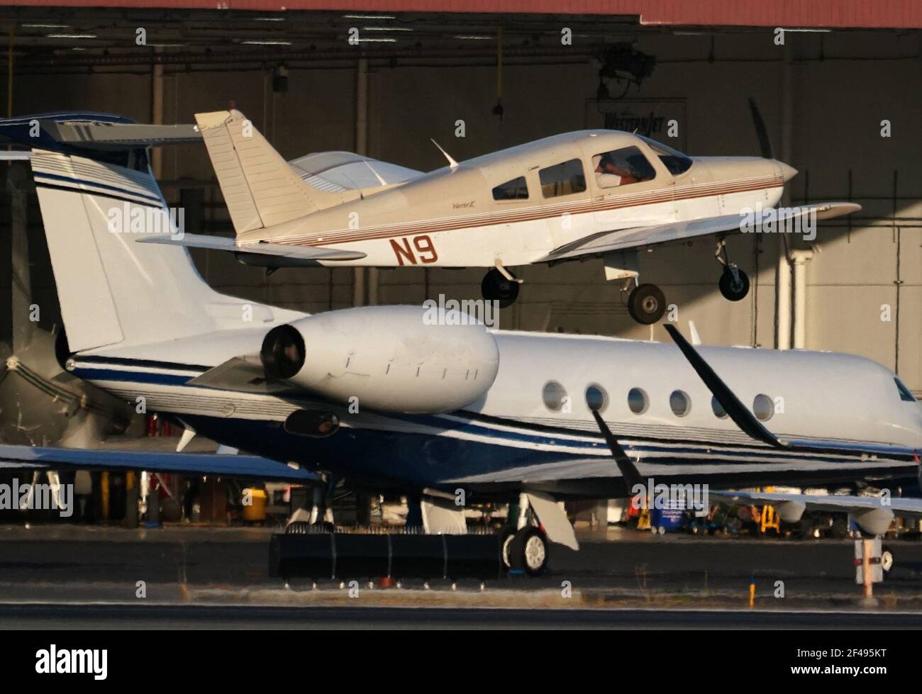 Signature Aviation High Resolution Stock Photography and Images - Alamy