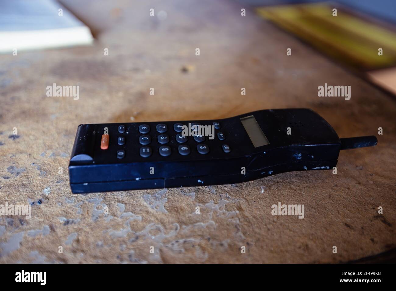 Retro mobile phone 1980s retro mobile hi-res stock photography and ...