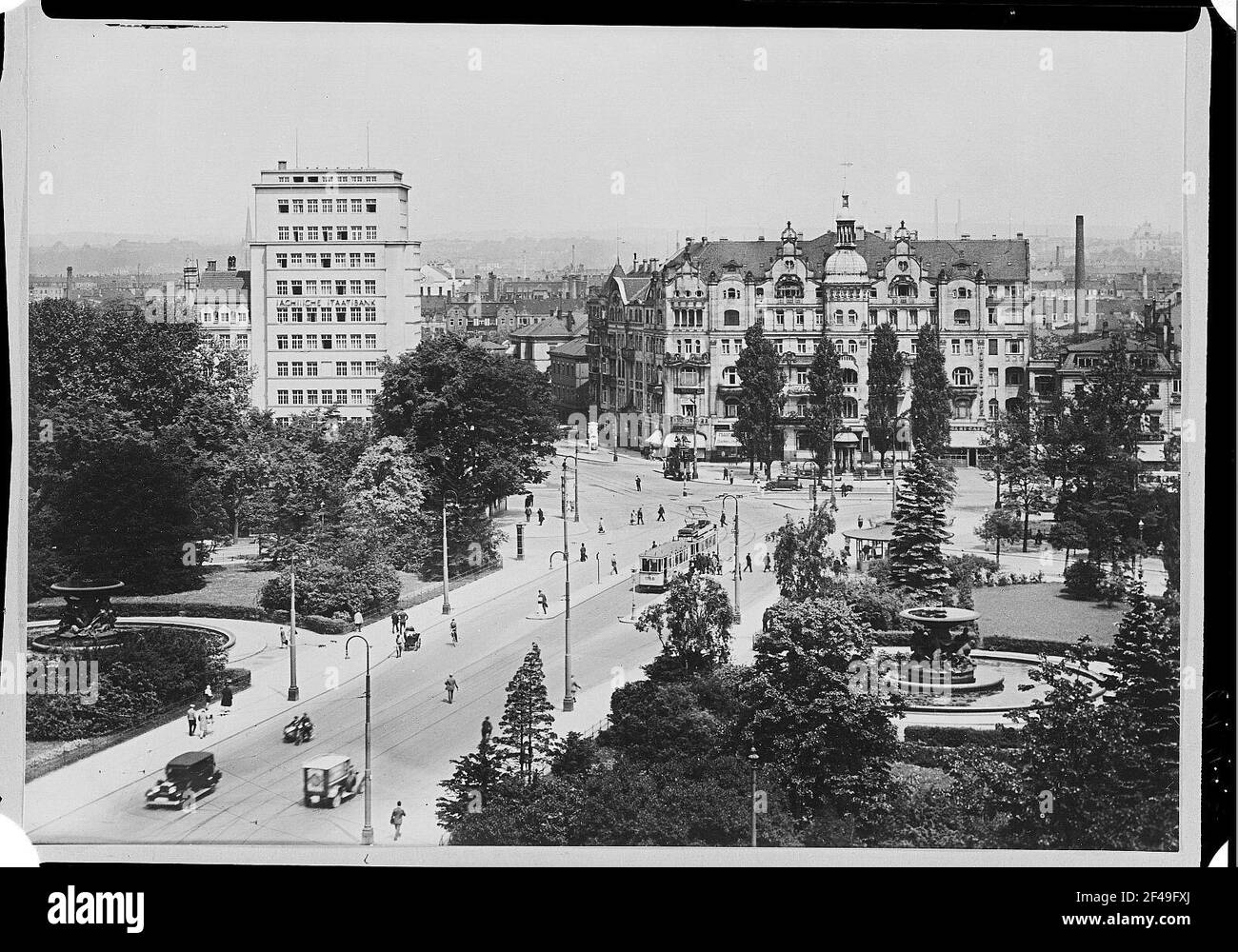 Glass floor skyscraper Black and White Stock Photos & Images - Alamy