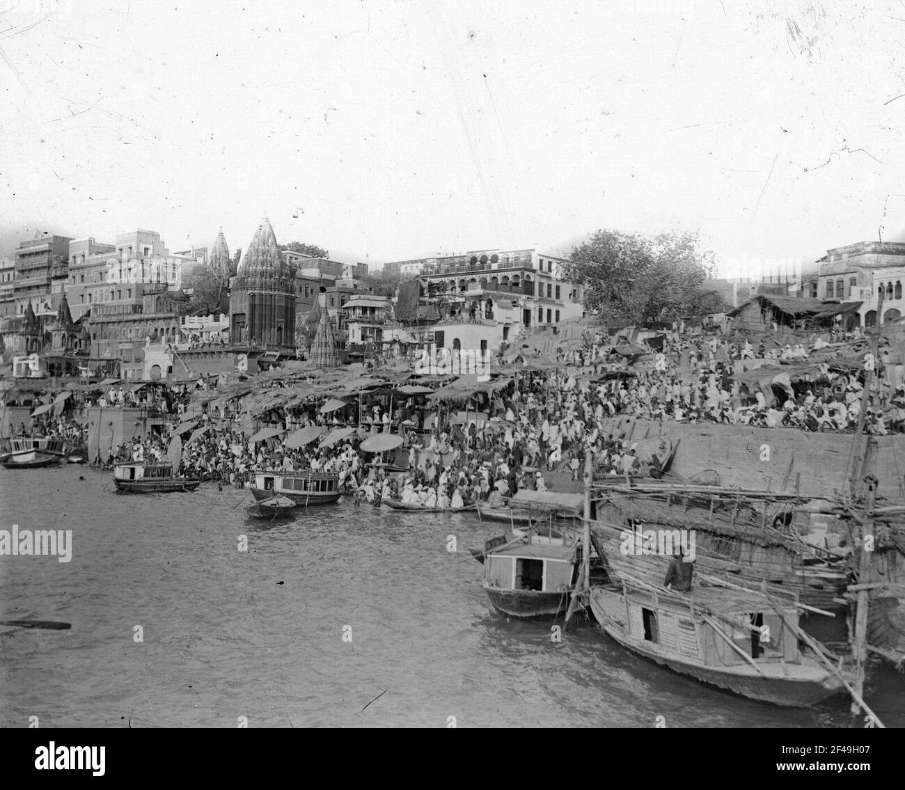 Varanasi temple ganges Black and White Stock Photos & Images - Alamy