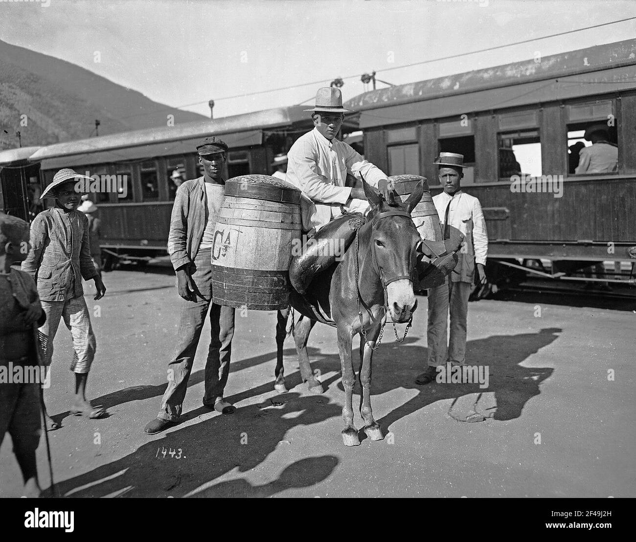 Train platform caracas hi-res stock photography and images - Alamy