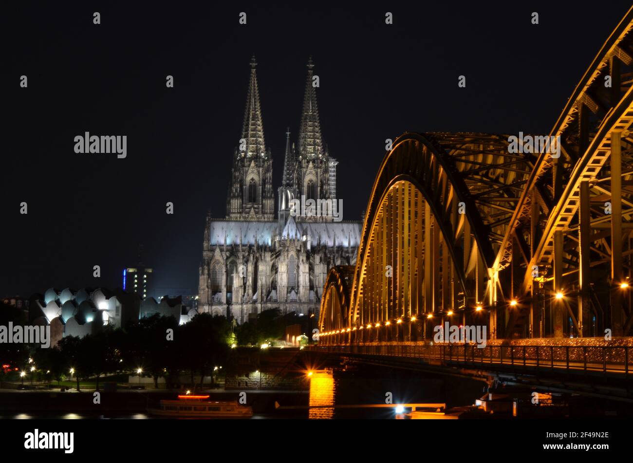 Cologne Cathedral and Hohenzollern Bridge at sunset / nighttime Stock ...