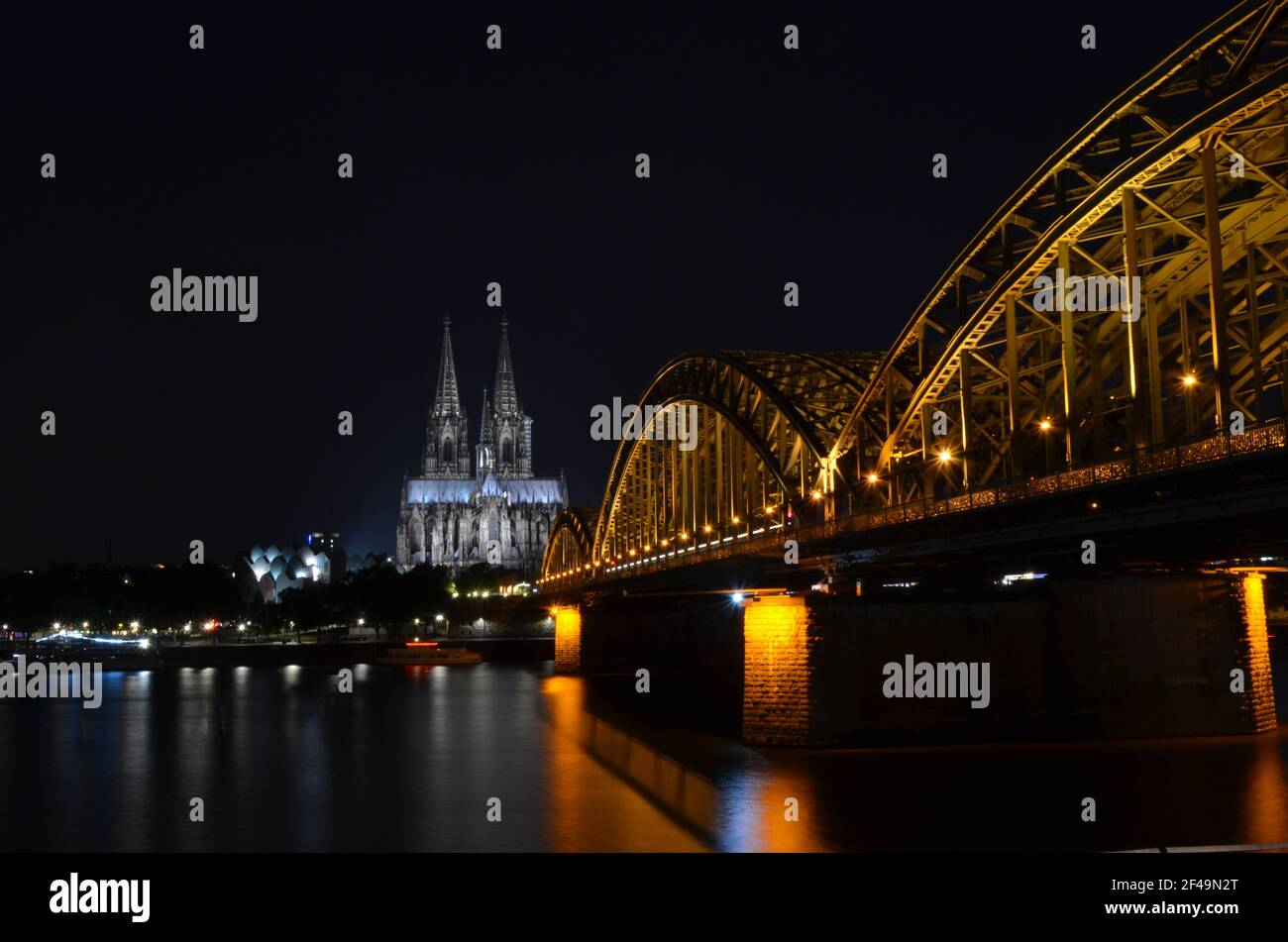 Cologne Cathedral and Hohenzollern Bridge at sunset / nighttime Stock ...