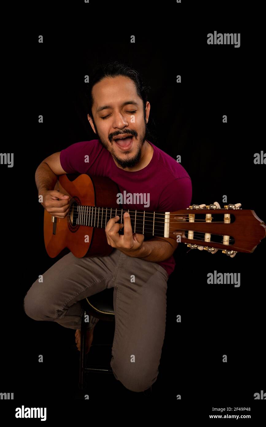 Singing guitar player hi-res stock photography and images - Alamy