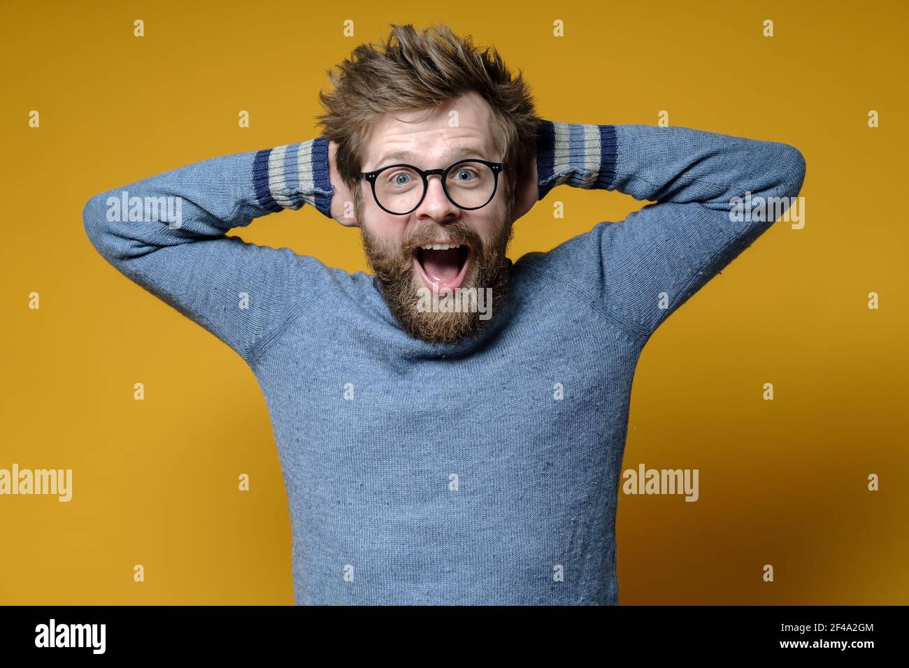 Man surprised happy hi-res stock photography and images - Alamy