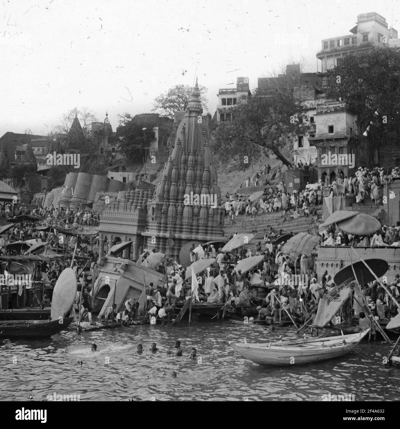 Varanasi (Benares), India. Pilgrims at Manikarnika Ghat in Ritual ...