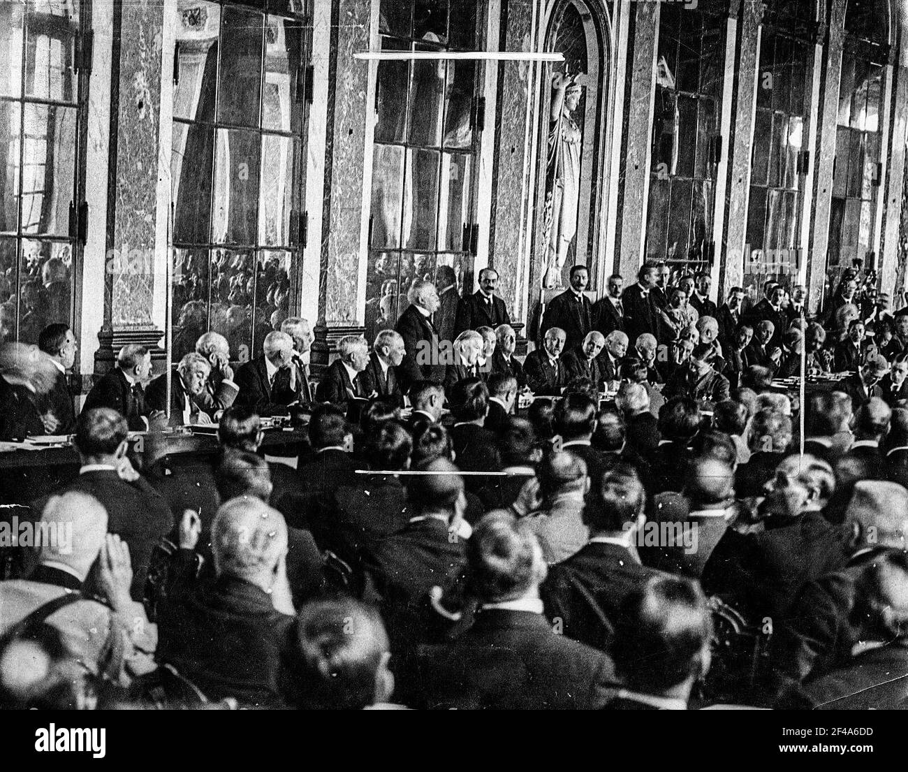Treaty of versailles 1919 signing hi-res stock photography and images ...