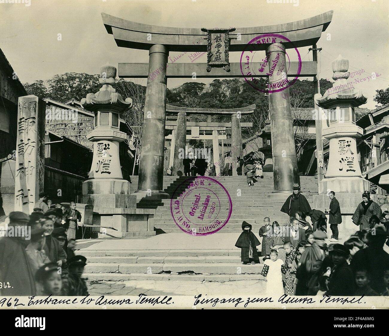 Suwa shrine hi-res stock photography and images - Alamy