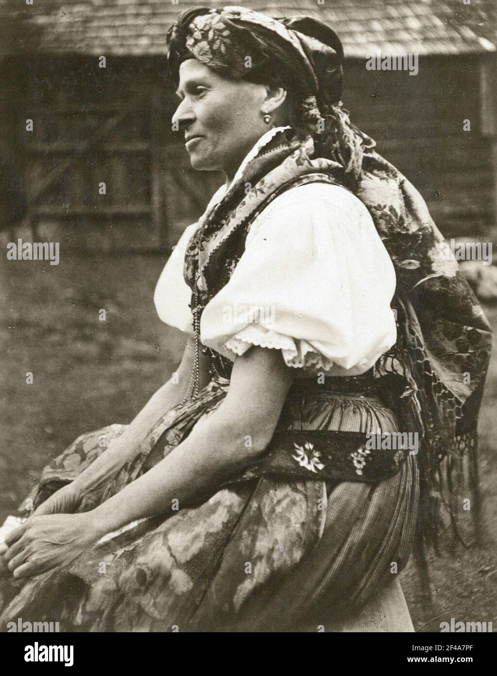 Egerland. Egerländer farmer's wife seen in tracht, seen laterally Stock ...