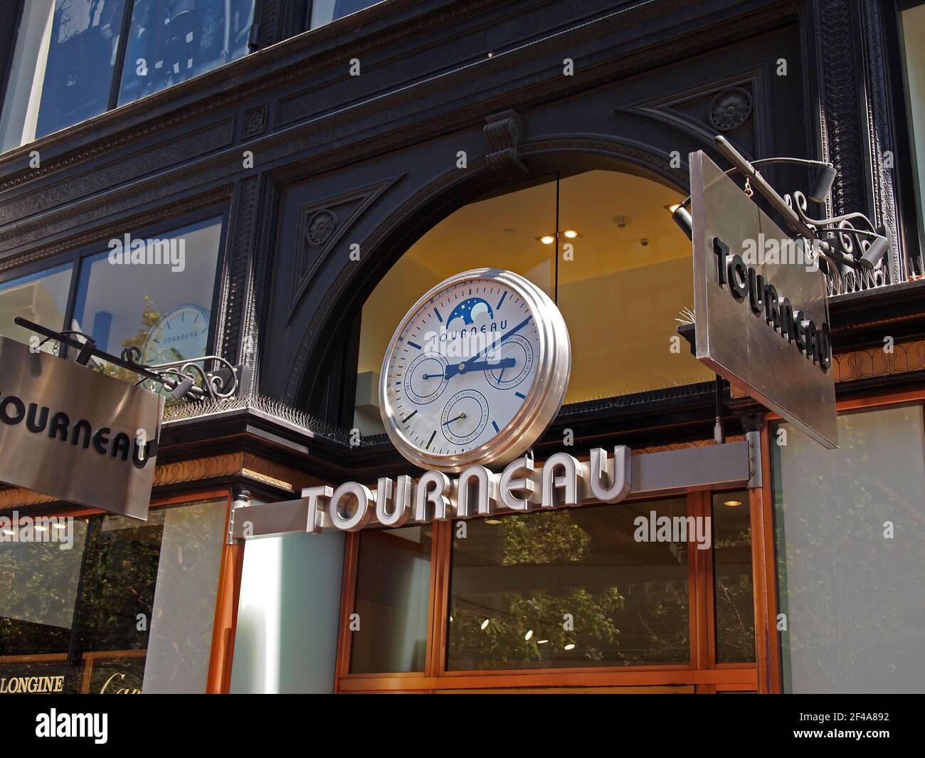 Luxury retailer hi-res stock photography and images - Alamy