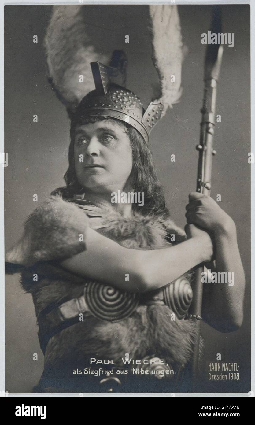 Siegfried nibelung hi-res stock photography and images - Alamy