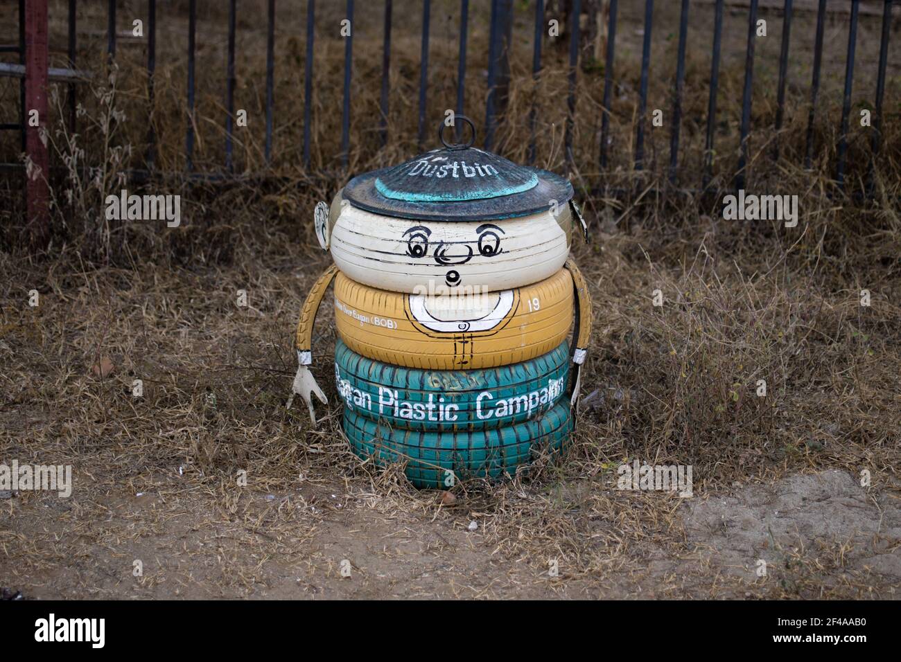 Recycle dustbin hi-res stock photography and images - Alamy