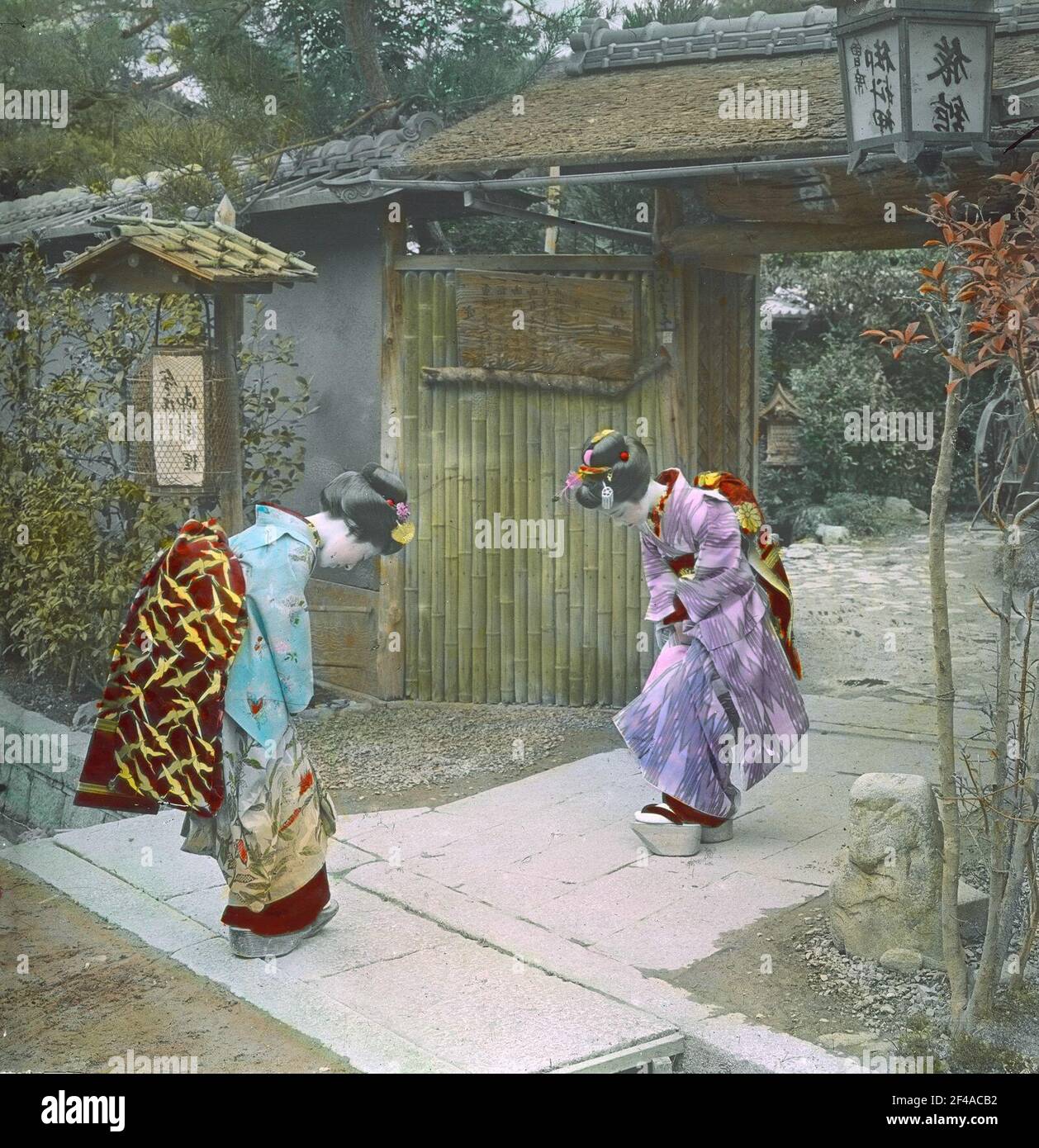 Japan. Welcome ceremony of two Japanese women in Kimono at a gate Stock ...
