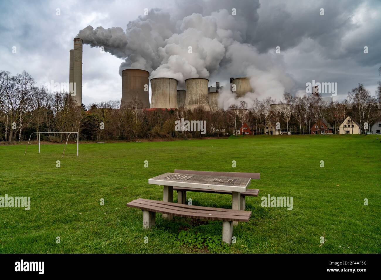 Lignite-fired power plant, RWE Power AG Niederaußem power plant ...