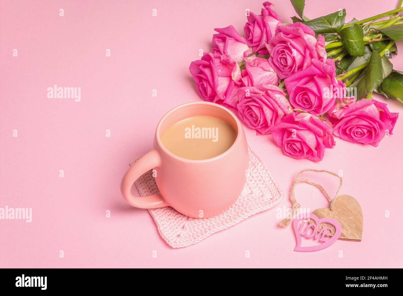 Morning coffee with a beautiful bouquet of roses. Romantic breakfast ...