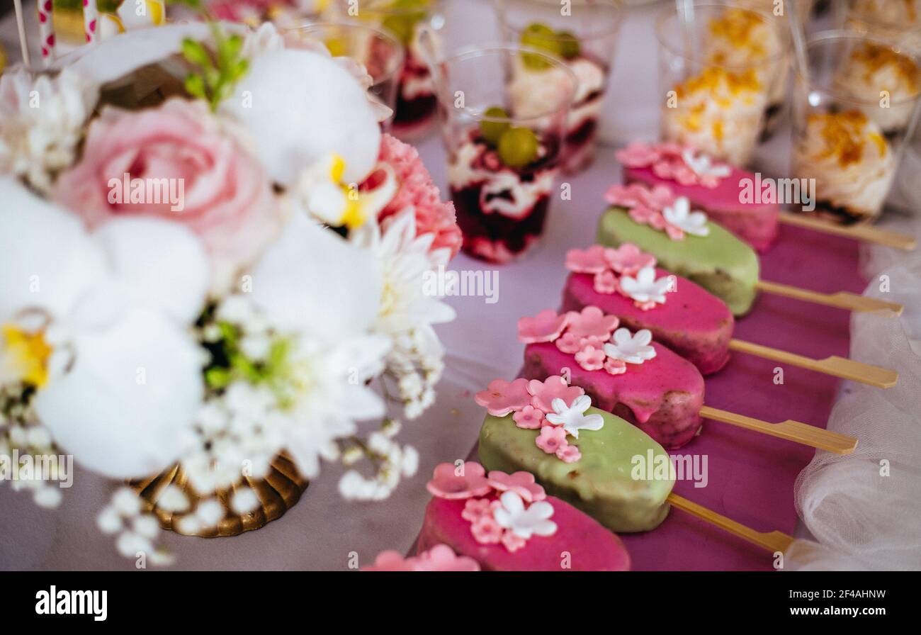 Yummy green and pink cakesicles decorated with marzipan flowers ...