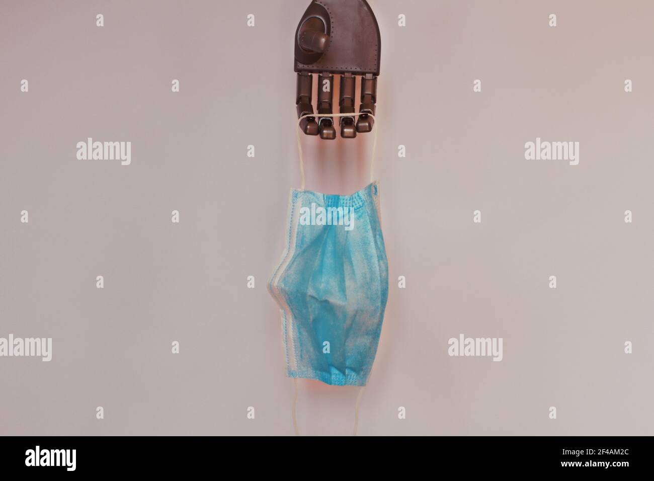 Robot hand holding a face mask Stock Photo - Alamy