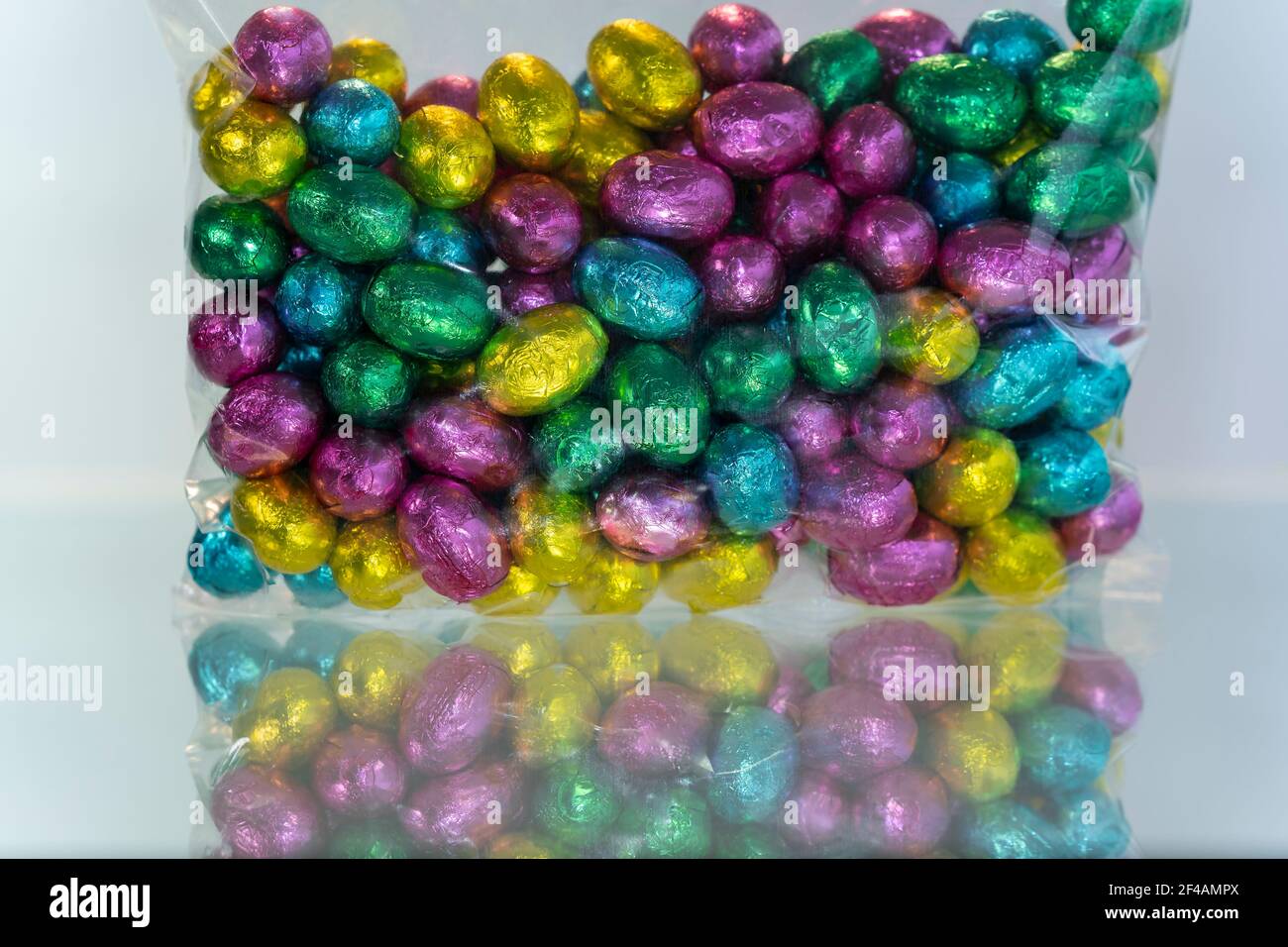 Decorating chocolate easter egg hi-res stock photography and images - Alamy