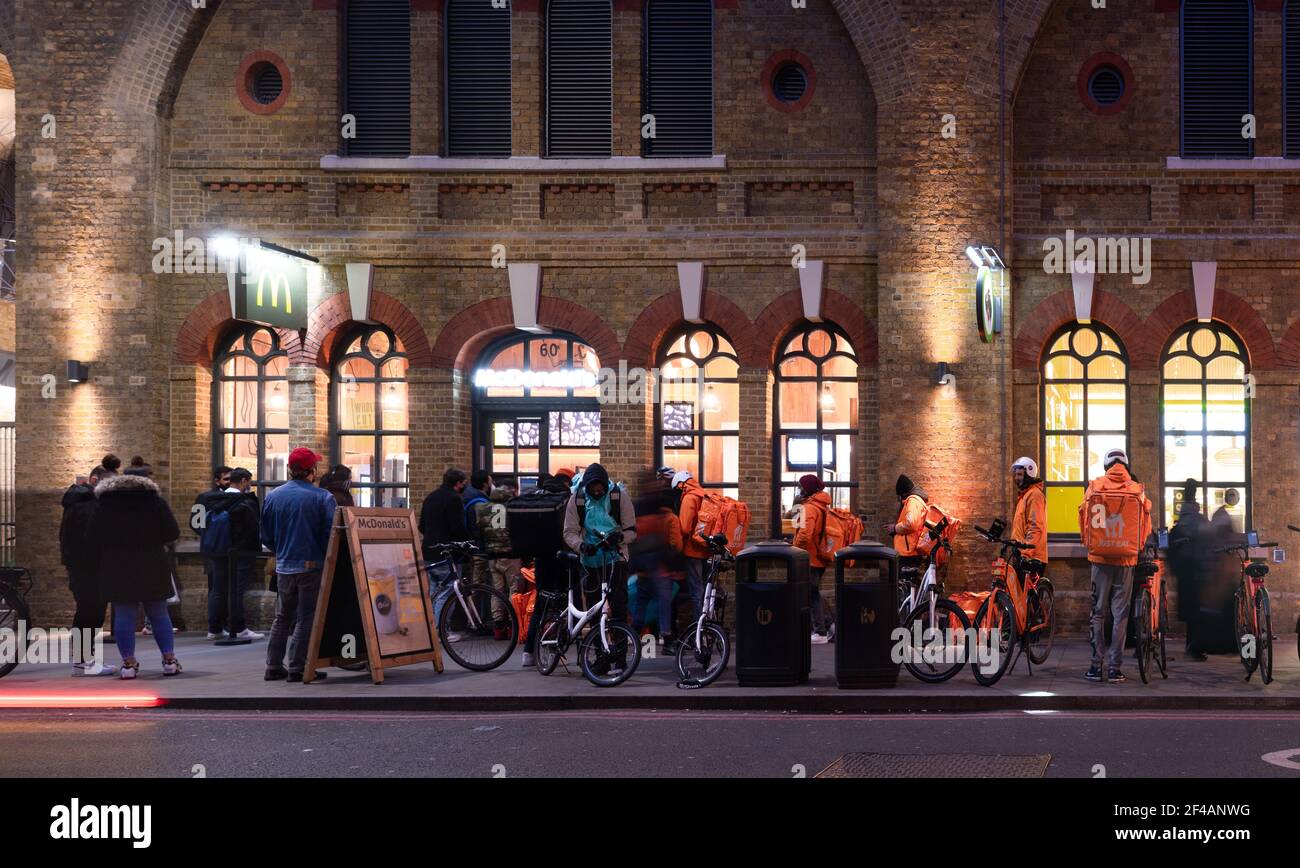 Deliveroo drivers night hi-res stock photography and images - Alamy