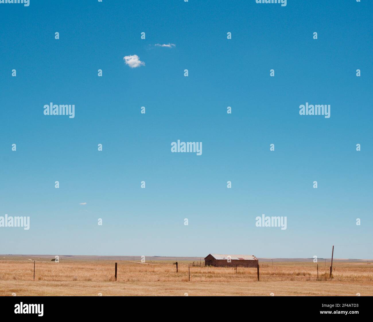 Lonely farm hi-res stock photography and images - Alamy