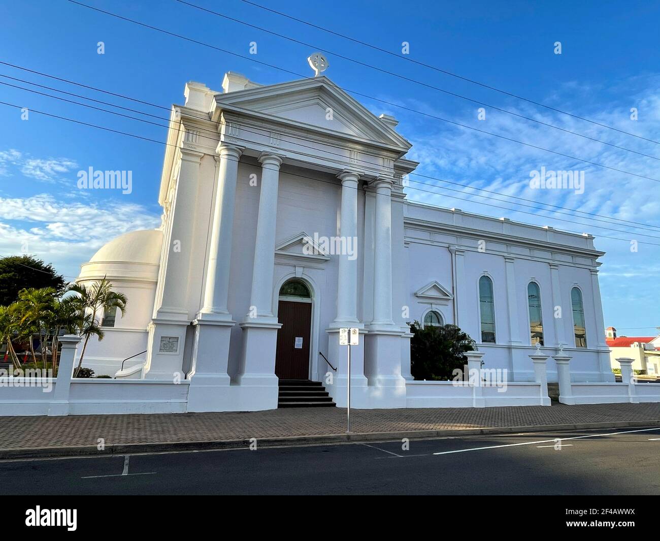 Pediment entablature hi-res stock photography and images - Alamy