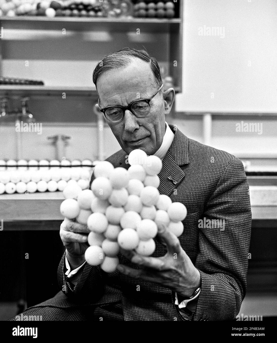 Gold medal for professor Dr. WG Burgers Description Here in his ...