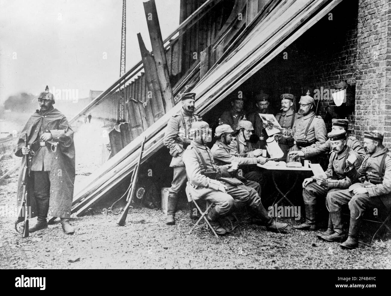 German soldiers eating hi-res stock photography and images - Alamy