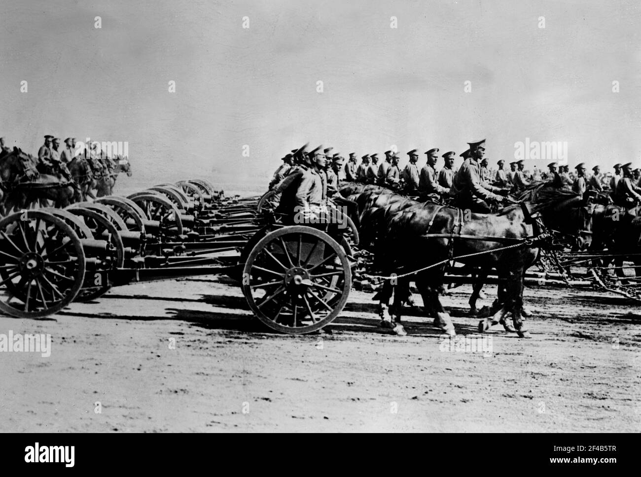 Russian artillery soldiers during World War I ca. 1914-1918 Stock Photo ...