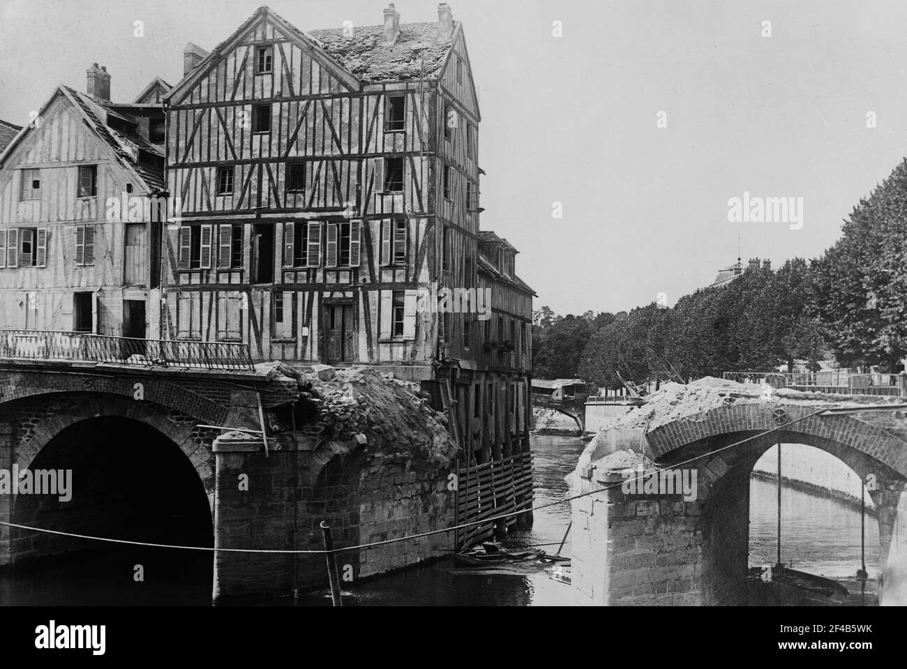Wwi 1915 bridge hi-res stock photography and images - Alamy