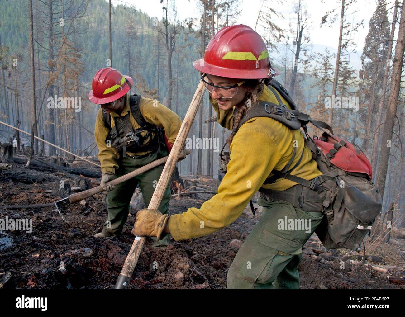 Female firefighter forest hi-res stock photography and images - Alamy