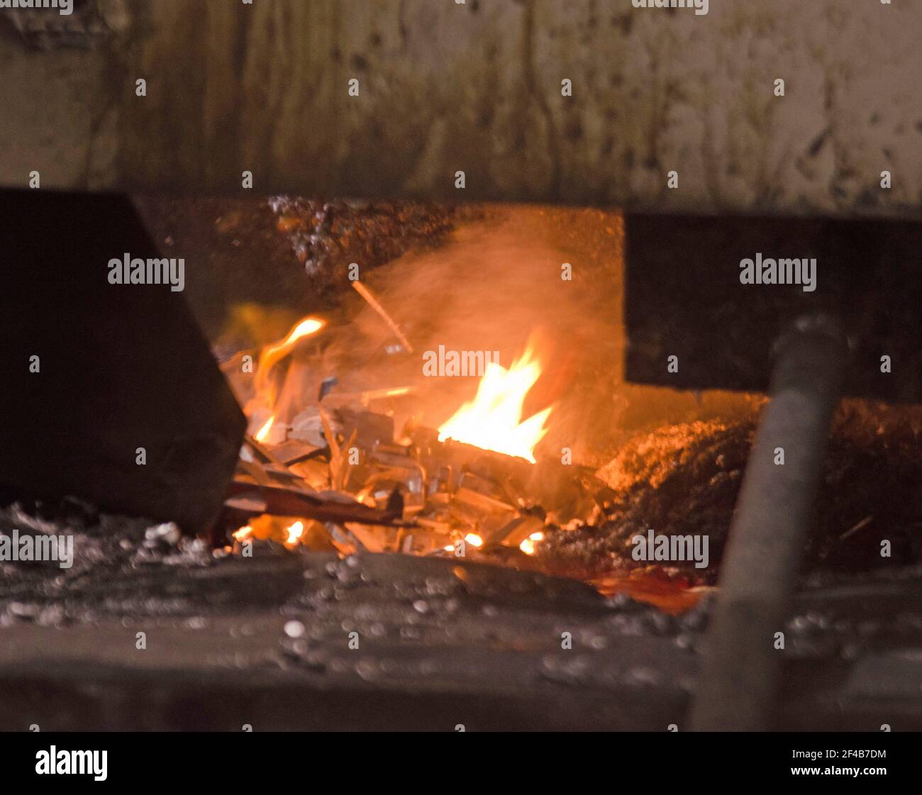 Furance crucible hi-res stock photography and images - Alamy
