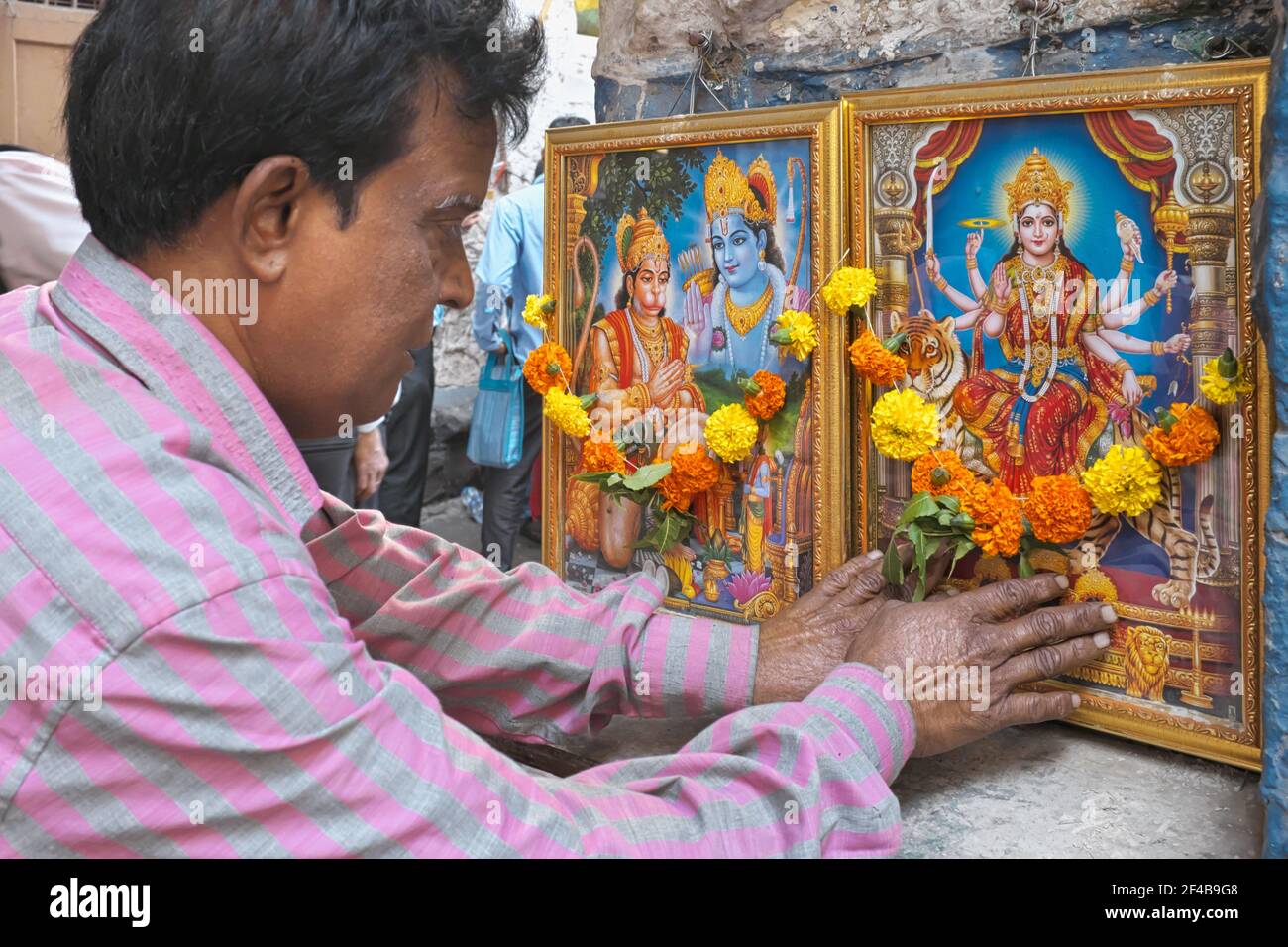 Images of deities hi-res stock photography and images - Alamy