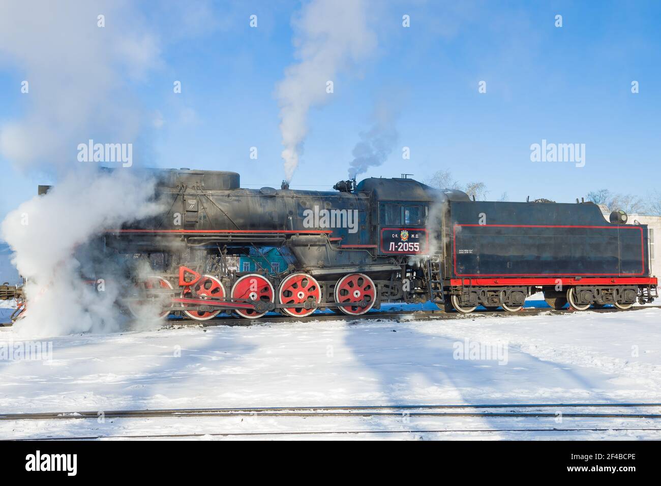 Old steam locomotive side view hi-res stock photography and images - Alamy