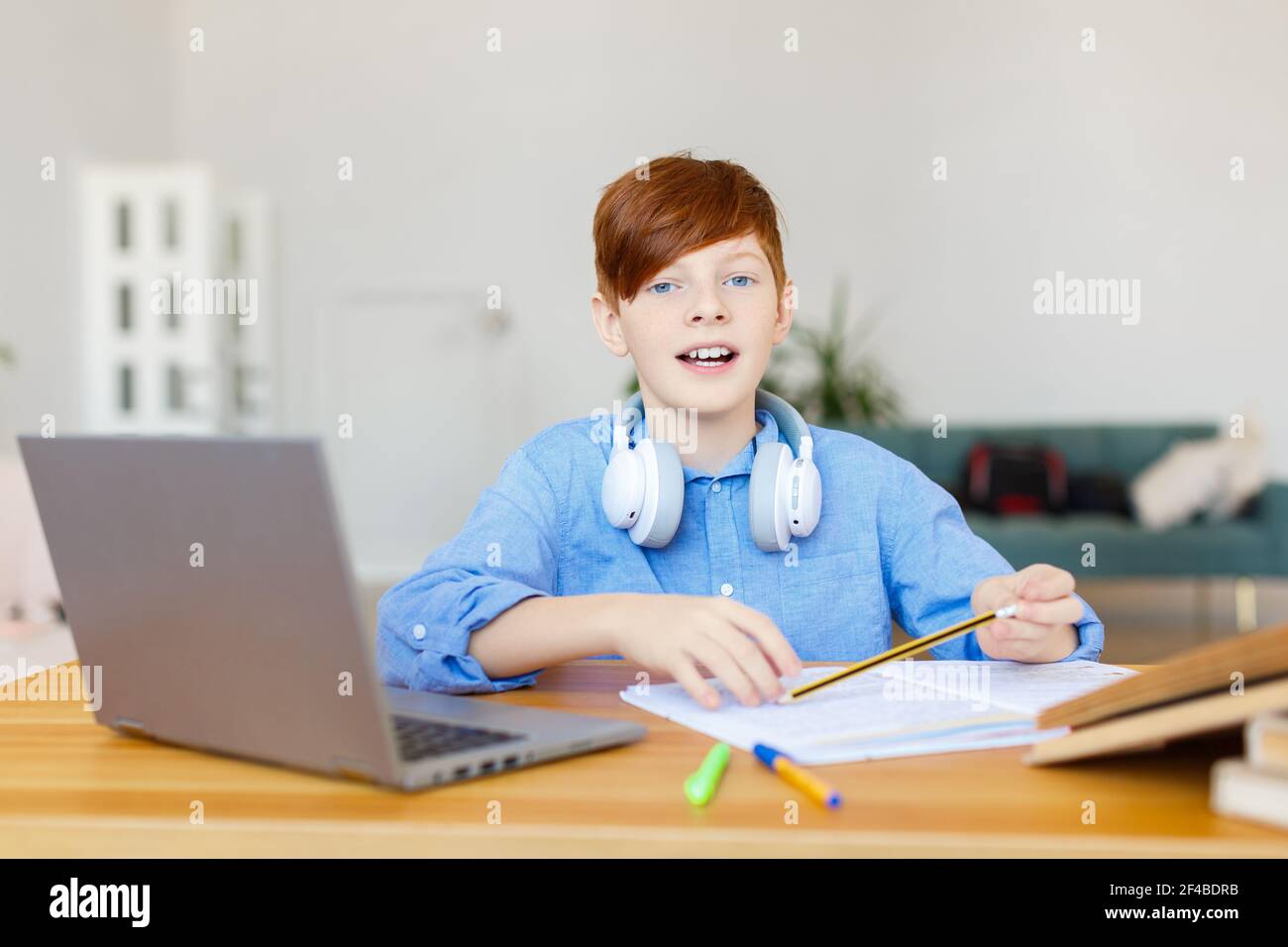 Boy makes presentation to class hi-res stock photography and images - Alamy
