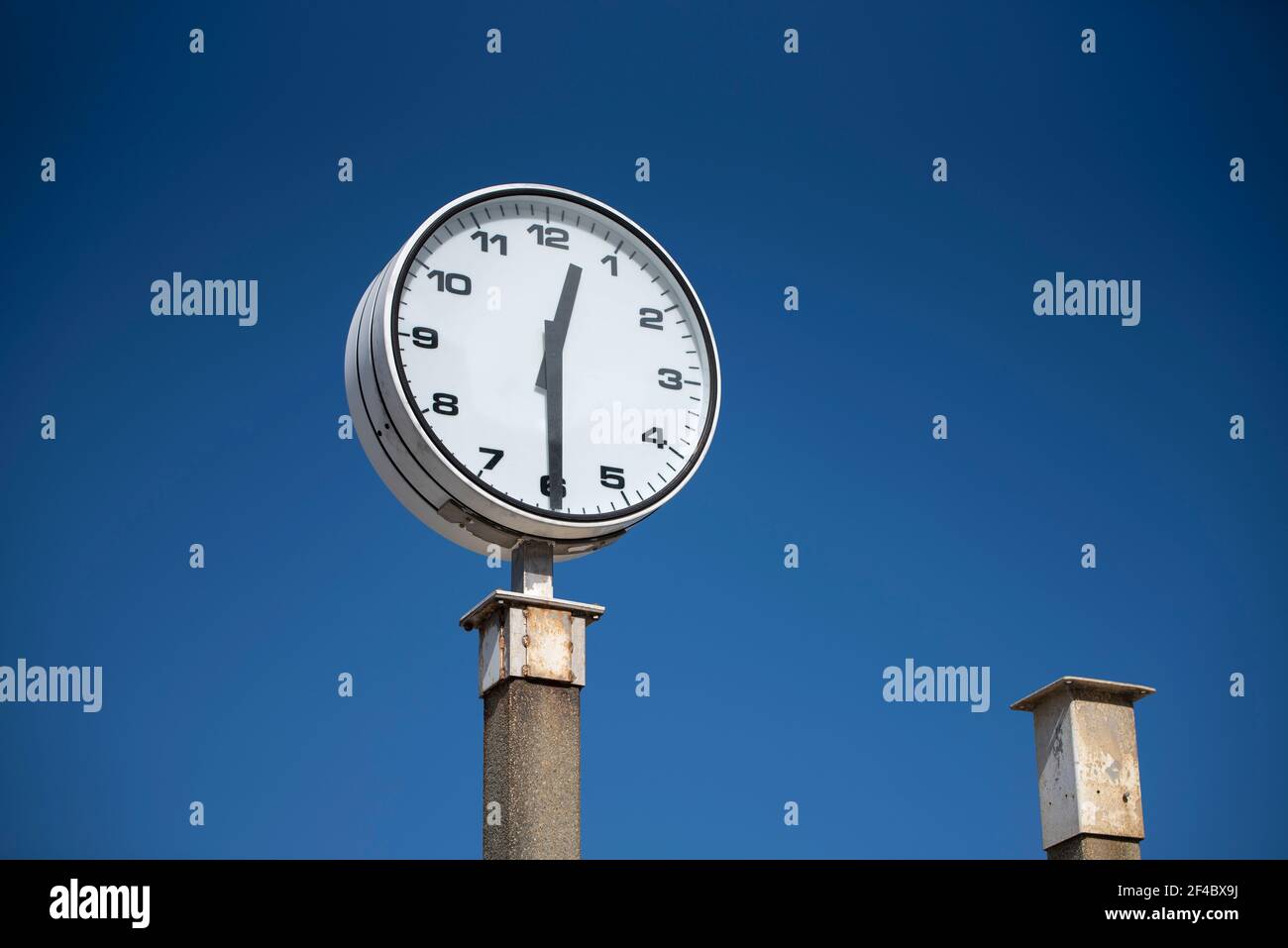 Time symbol hi-res stock photography and images - Alamy