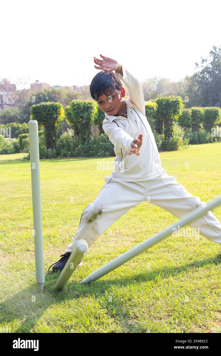 Cricket child fielding hi-res stock photography and images - Alamy