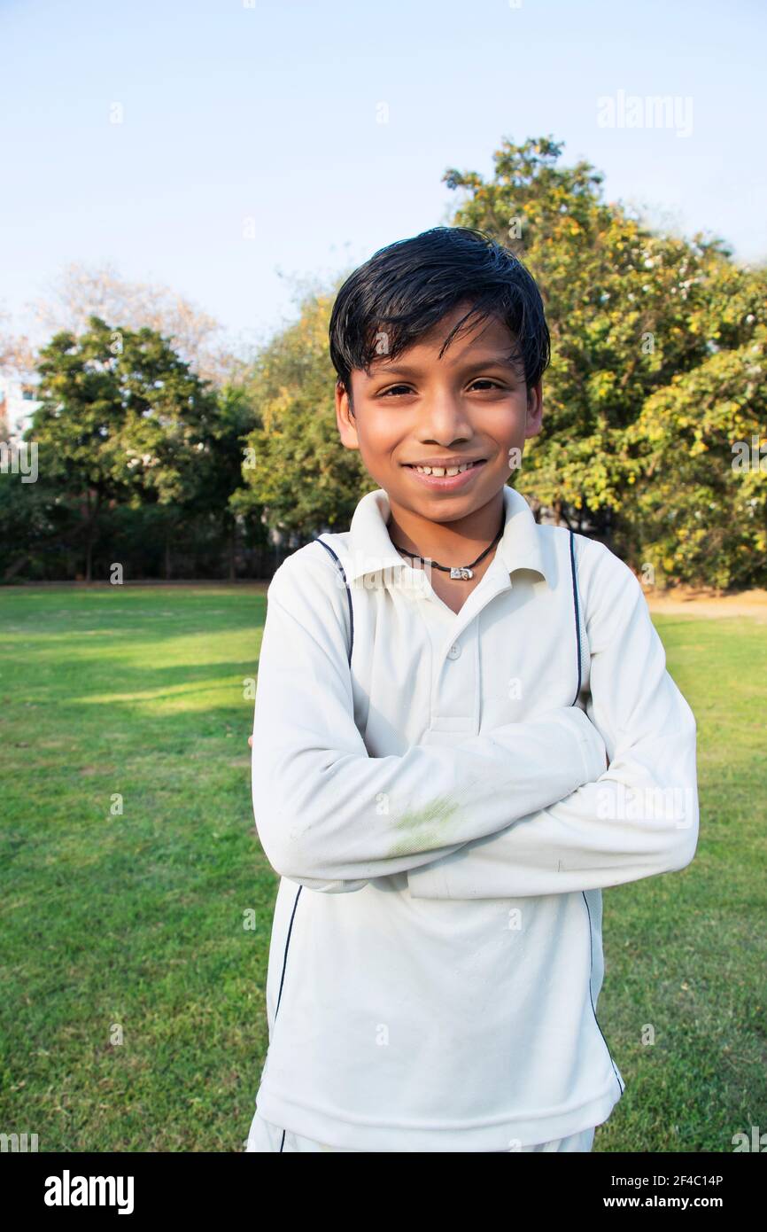 Kids cricket player hi-res stock photography and images - Alamy